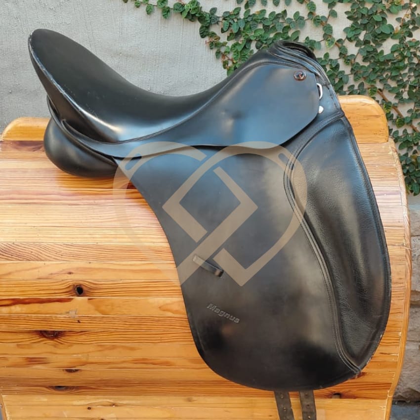 PRE-LOVED SOMMER REMOS MAGNUS DRESSAGE 17.5" – Riders Saddlery