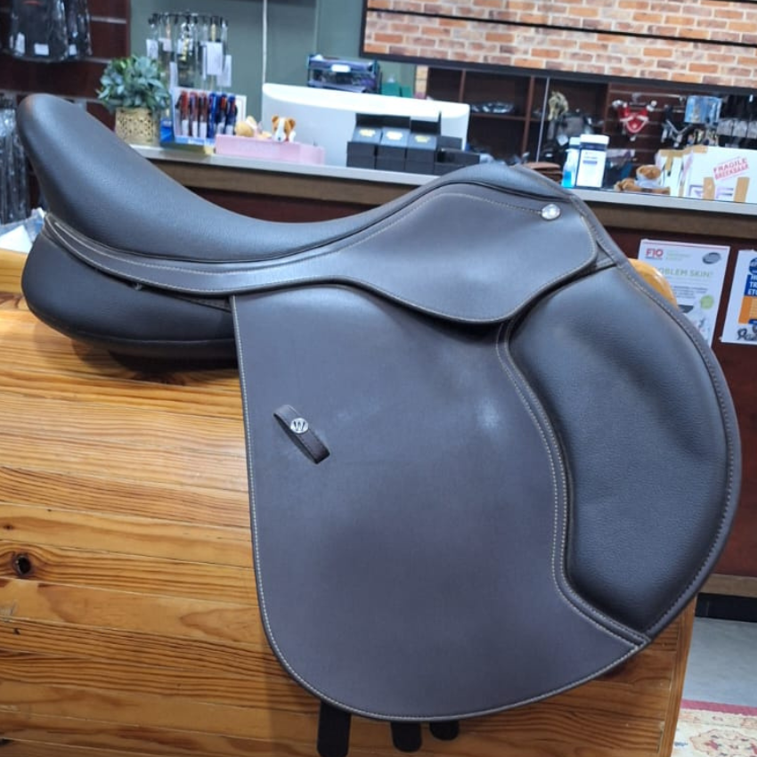 PRE-LOVED WINTEC HART JUMPING SADDLE 17" BROWN – Riders Saddlery